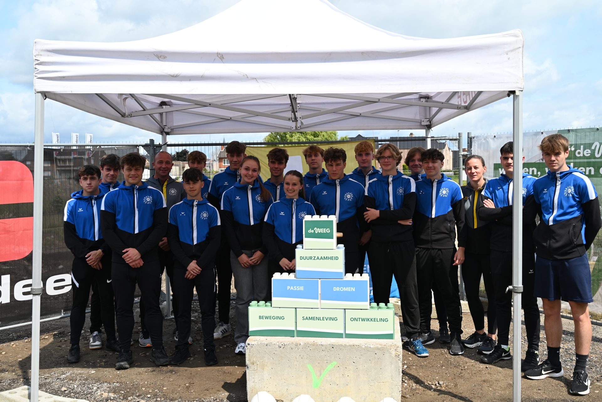 Onze leerlingen legden de eerste steen mee voor sportcampus De Weeg in ...